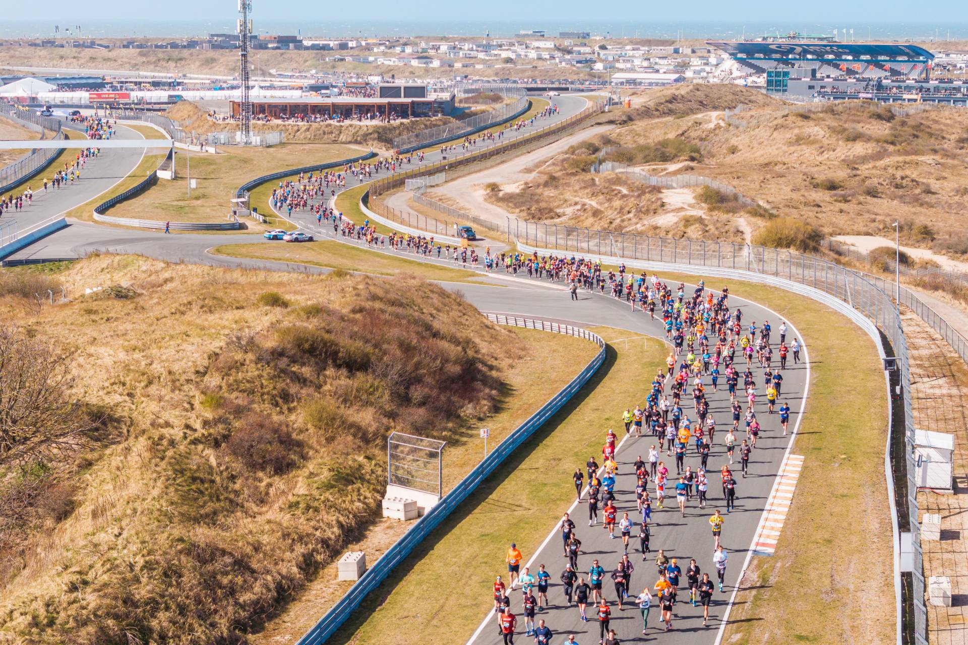 Zandvoort Circuit Run scheurt voorbij met sportieve en zonnige sfeer ...